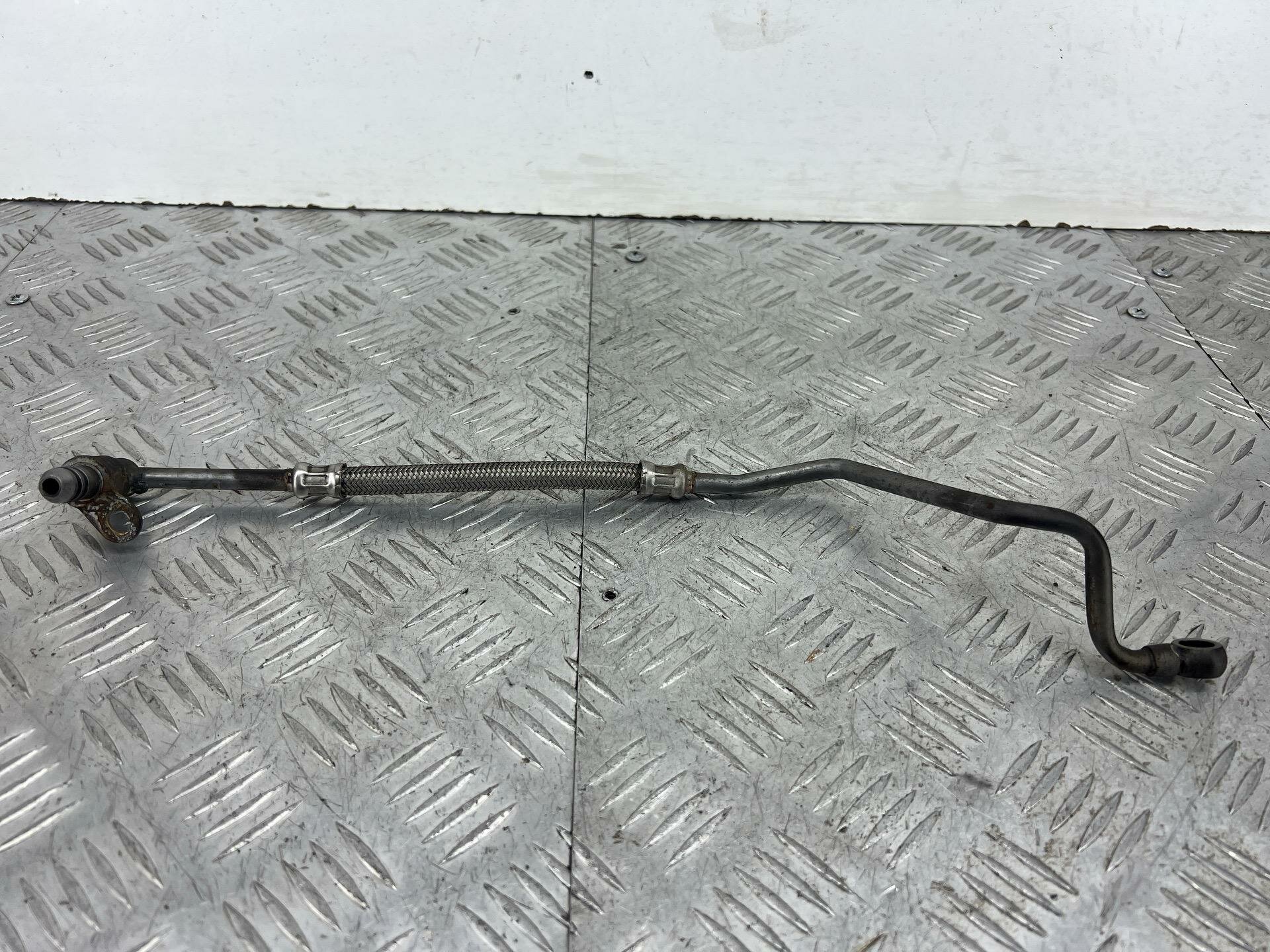 Масляная трубка турбины (подача) Land Rover Discovery 3 L319 2007