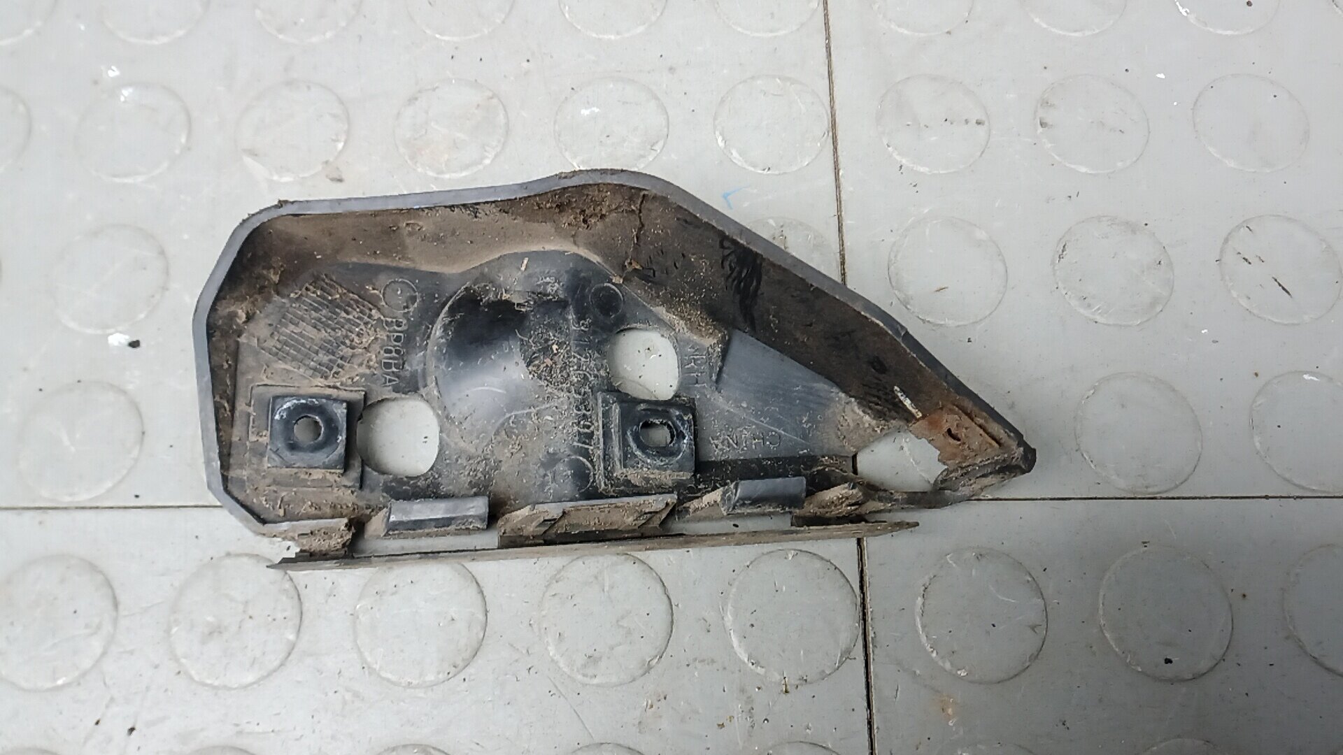 кронштейн крепления крыла VOLVO V50 MW