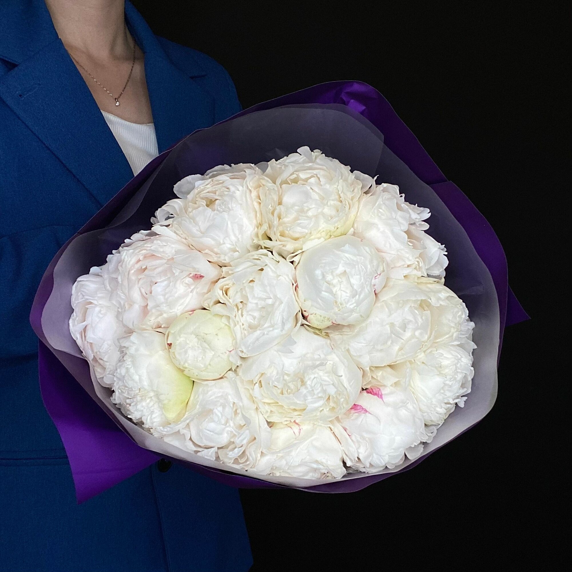 Белые пионы