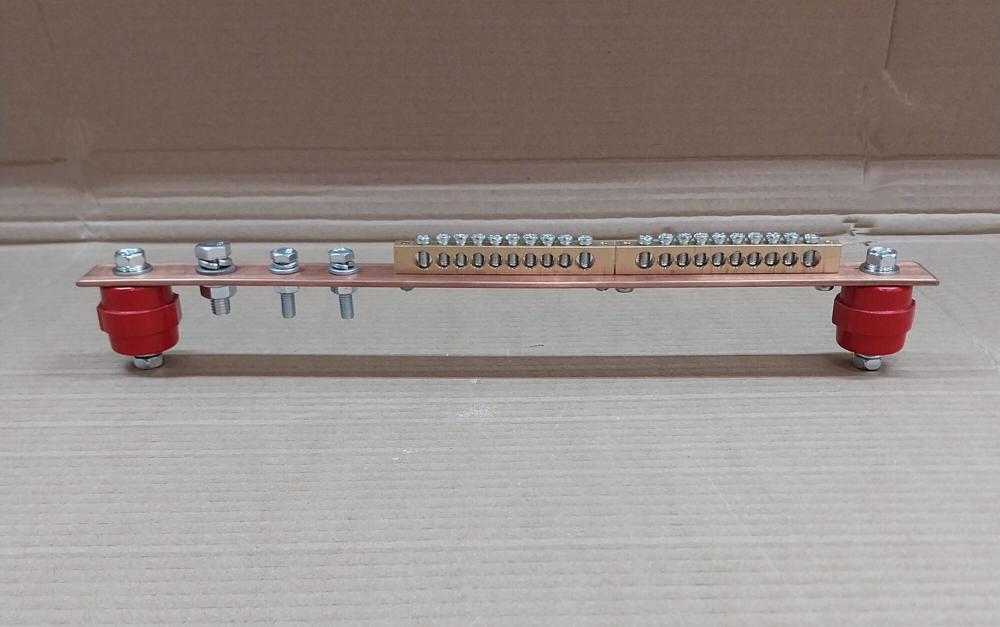 Шина N/PE. Медная распределительная. Толщина 3мм, Ширина 25 мм. Длина 350 мм