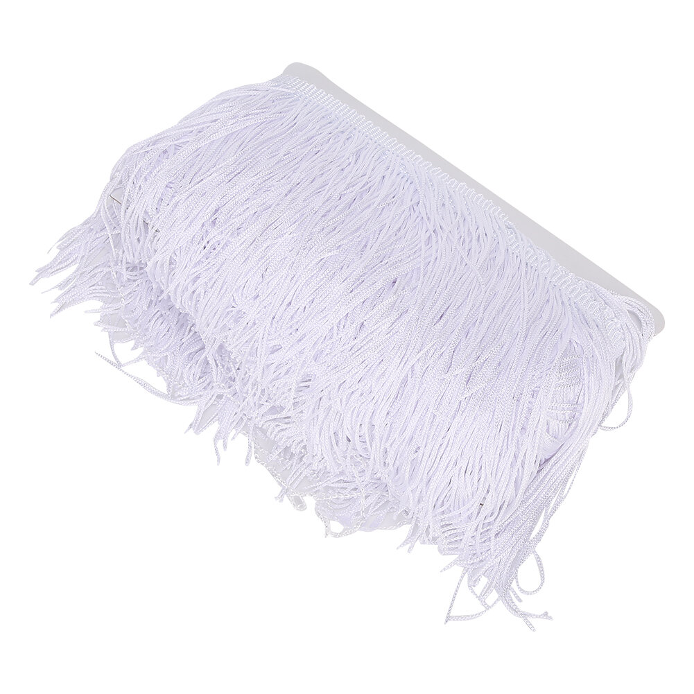 Кисточки с кружевным кружевным платьем сцены.