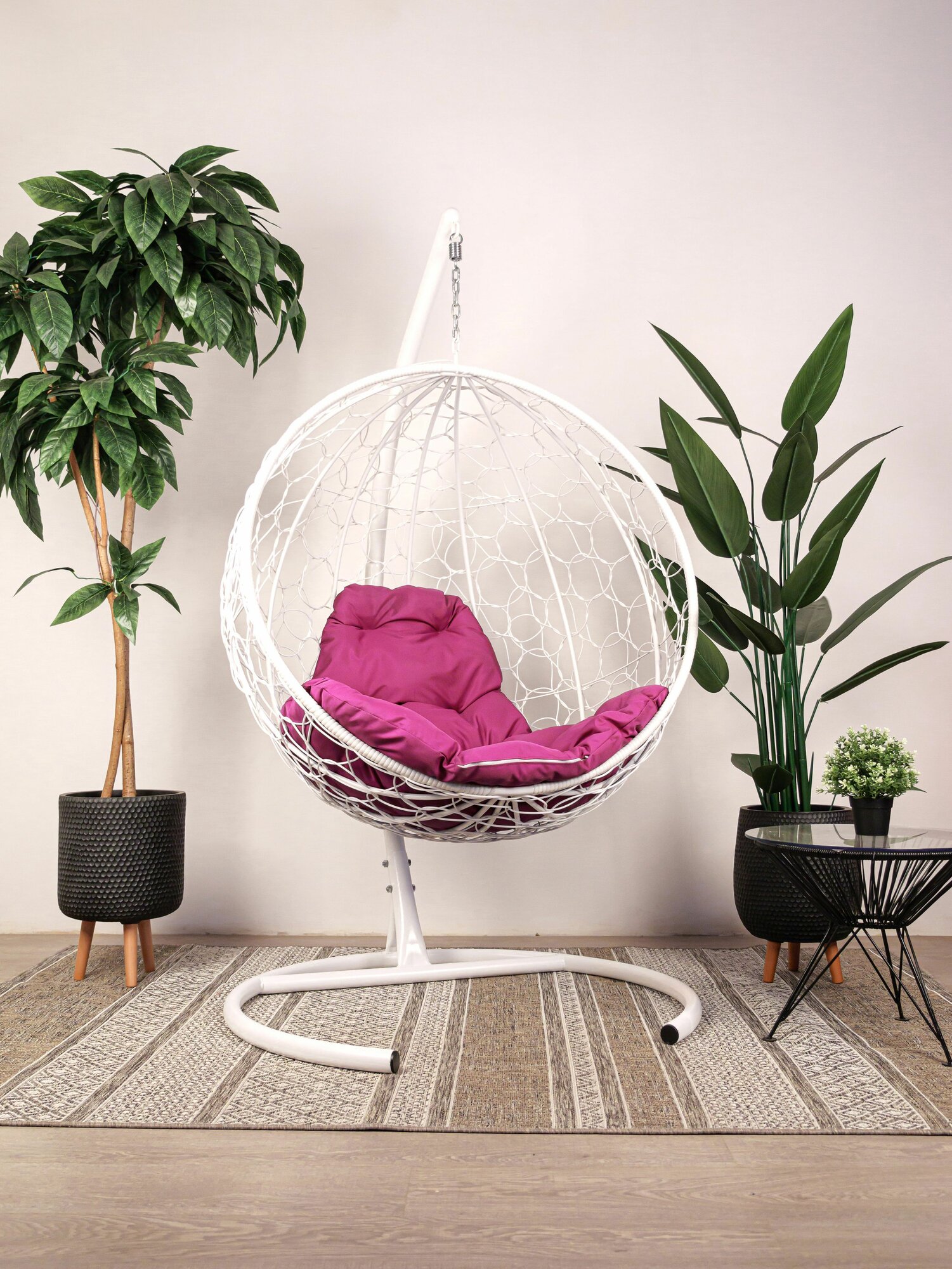 Подвесное кресло круг, с ротангом белое, розовая подушка
