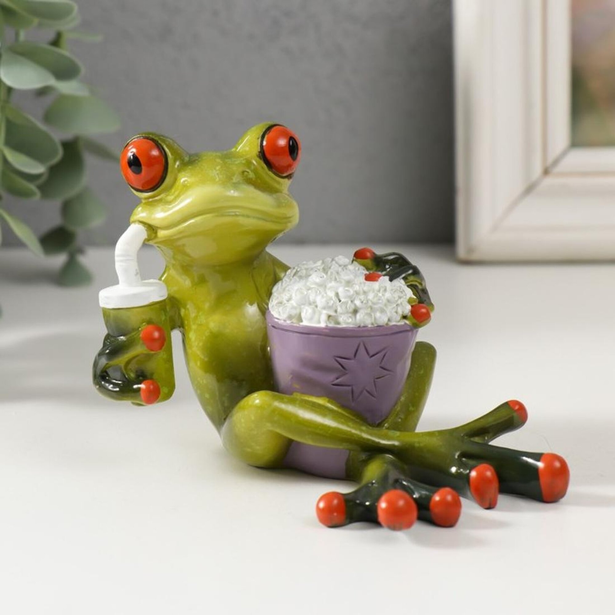 Сувенир полистоун лак "Лягушонок с попкорном и лимонадом" 8,5х11х8 см