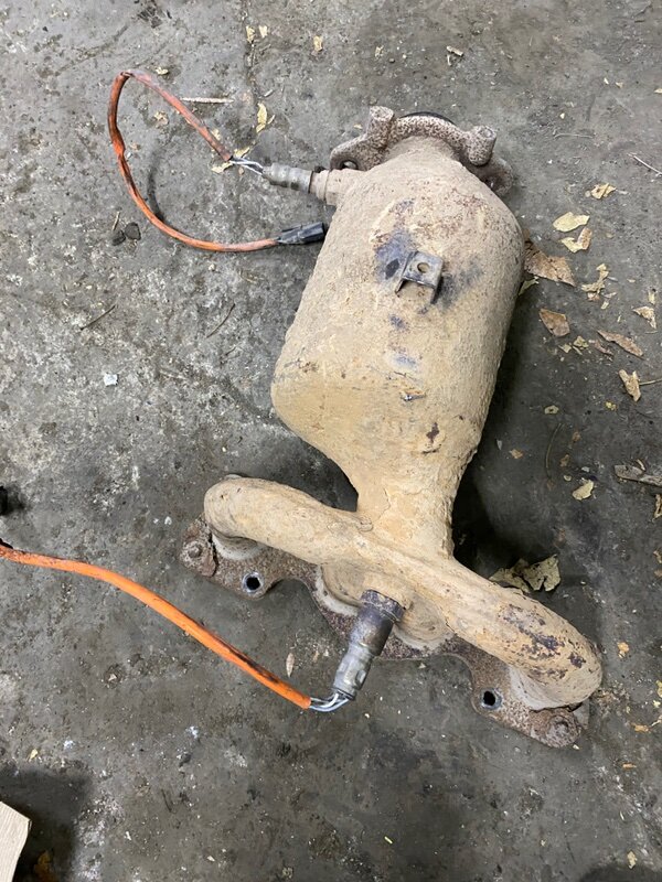 Выпускной коллектор Renault Logan 2 K7M812 2014 (б/у)