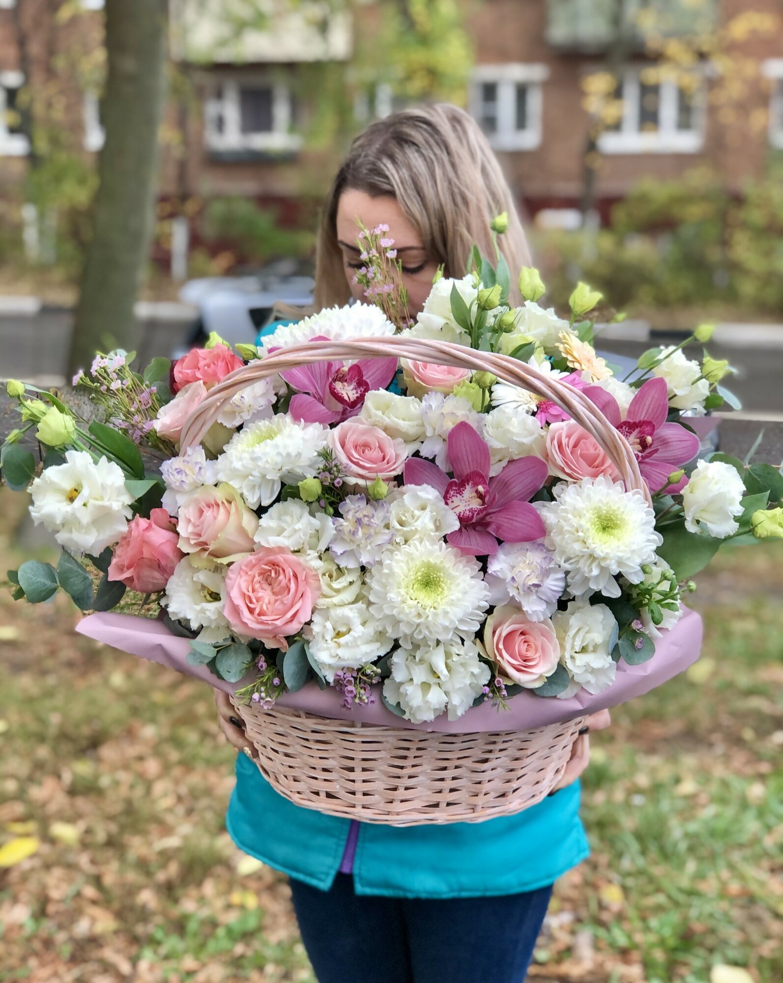 Корзина с цветами "Клер"