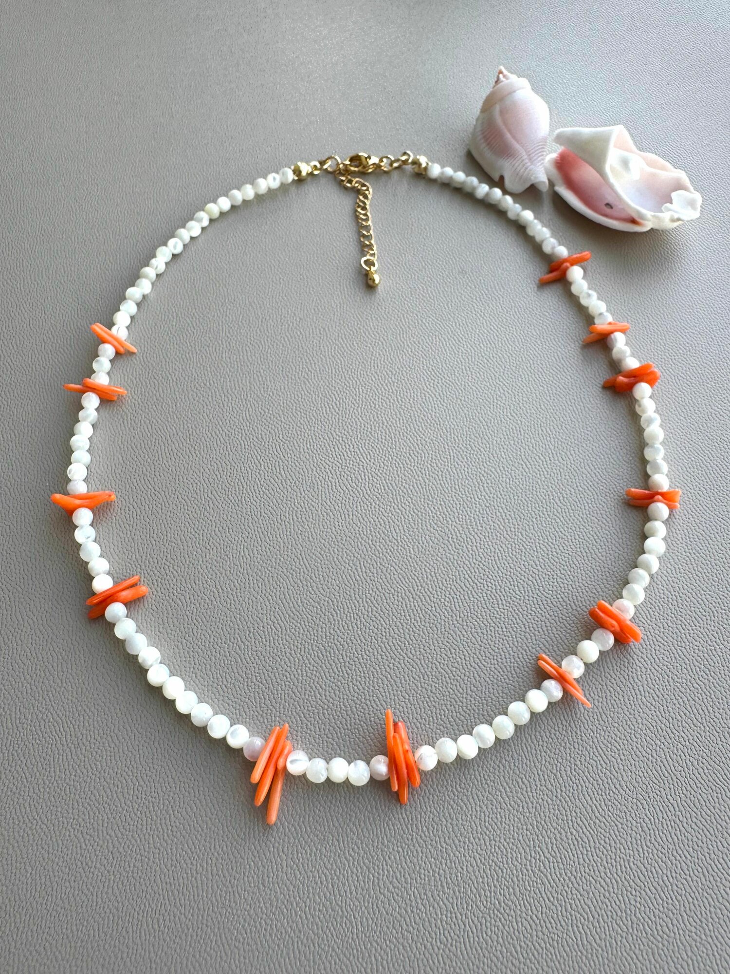 Чокер, коралл, перламутр