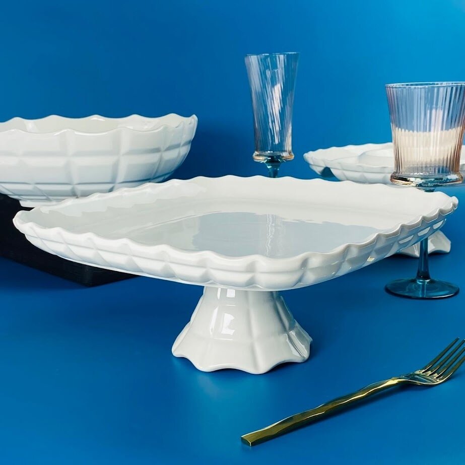 Квадратное блюдо 25,5х11,5 см на ножке корнелия