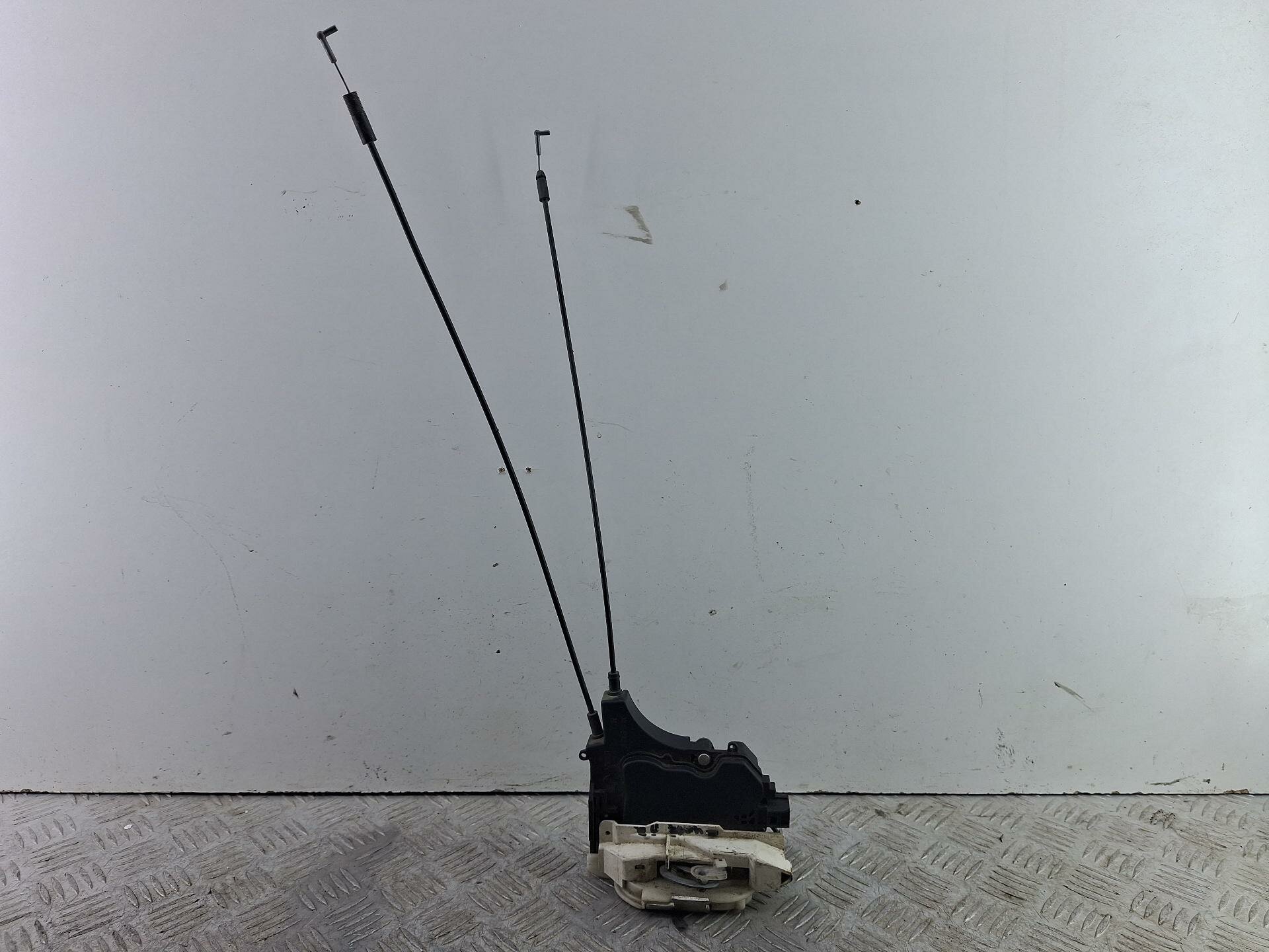 Замок двери передней правой Citroen C-Crosser (2007 - 2013)