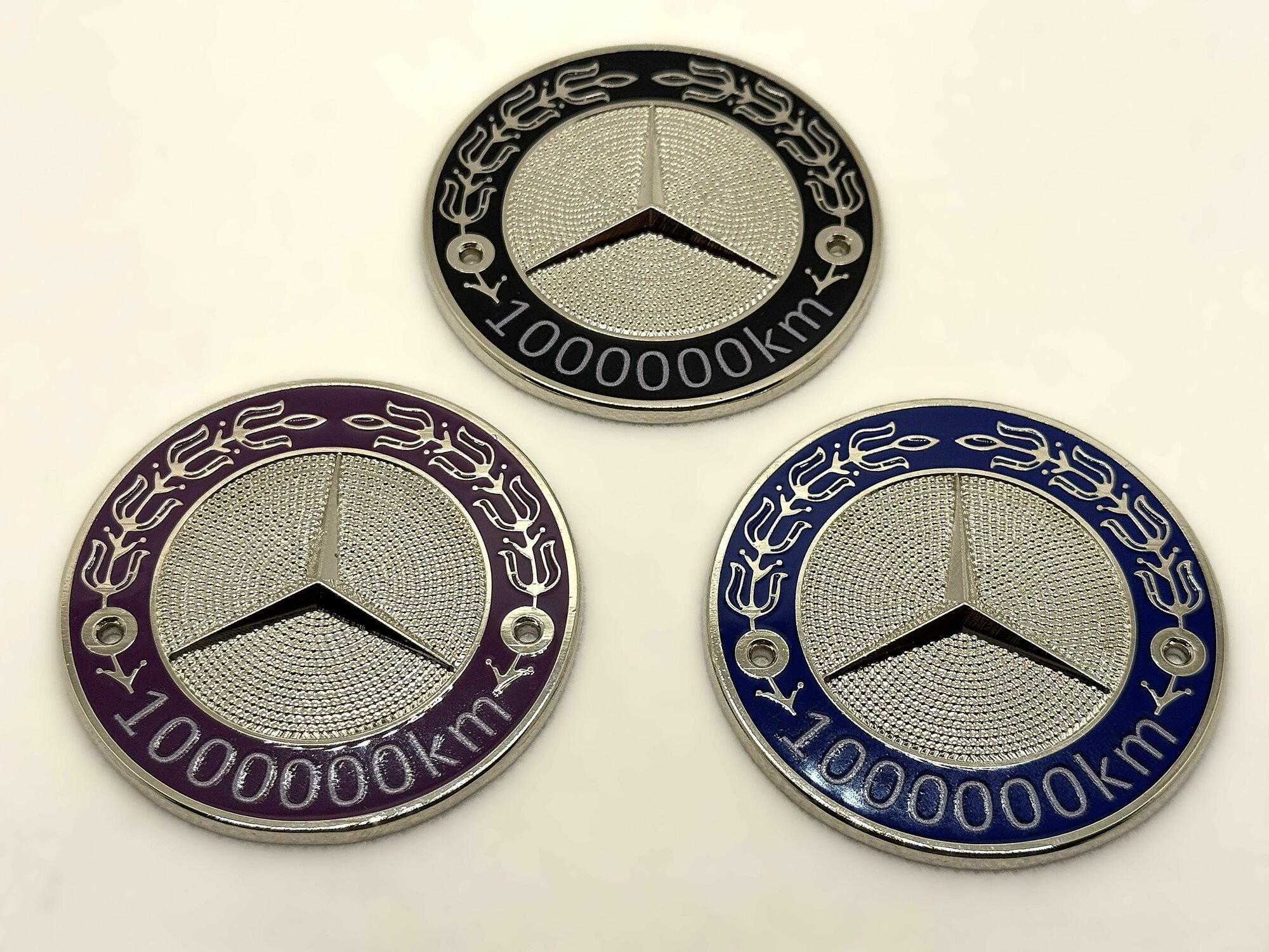 Значок 1.000.000 км для Мерседес (черный фон)
