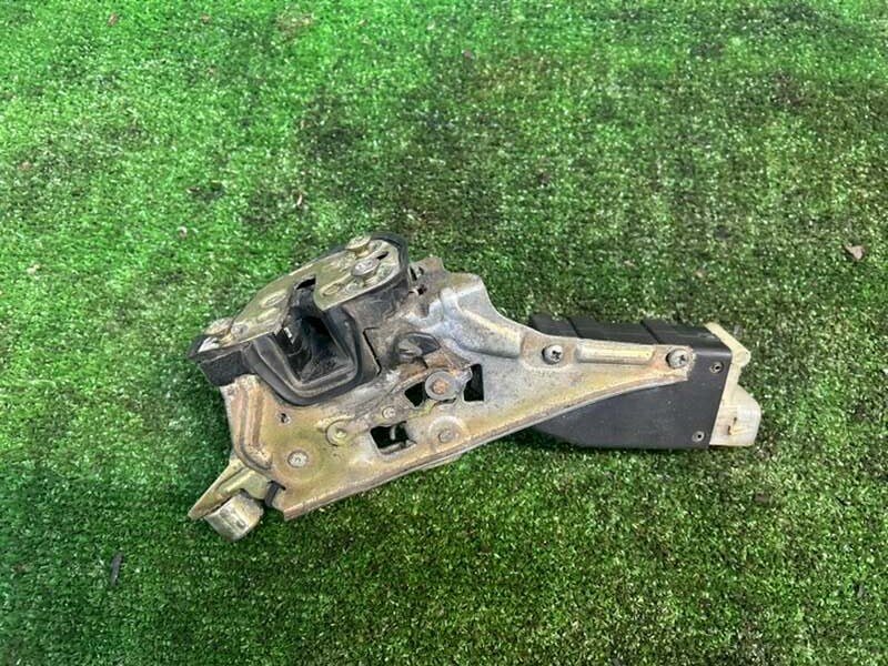 Замок двери задний правый Opel Omega b универсал 90542056