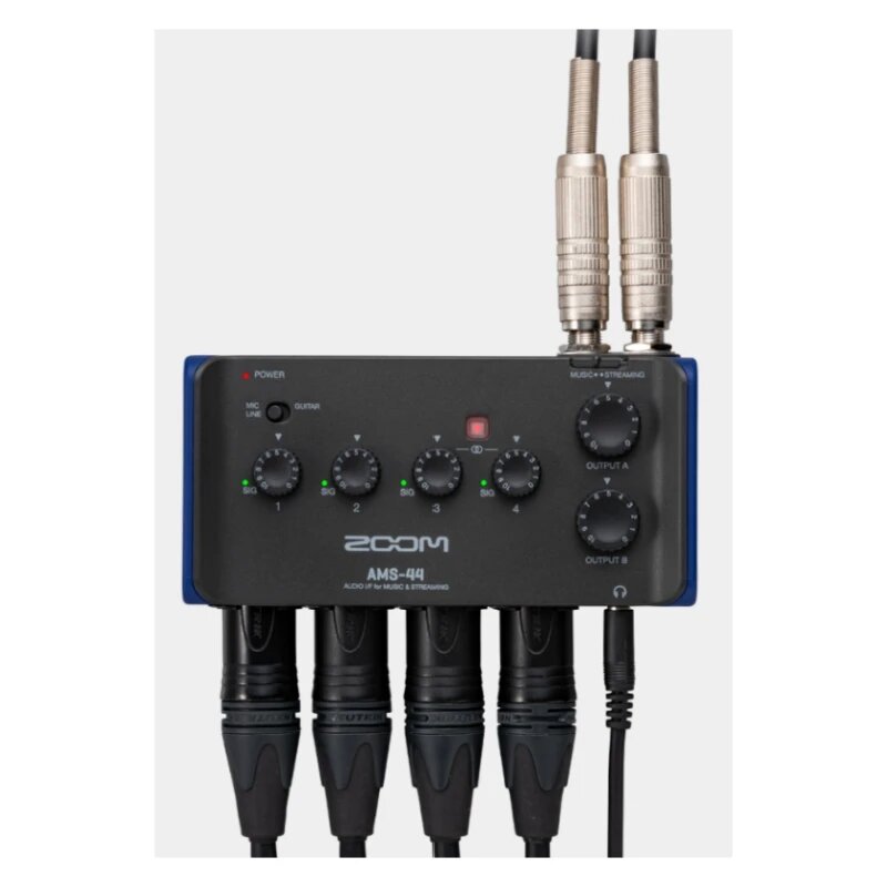 Аудиоинтерфейсы с четырьмя комбинированными входами XLR/TRS вдоль AMS-44 для записи и потоковой передачи ZOOM