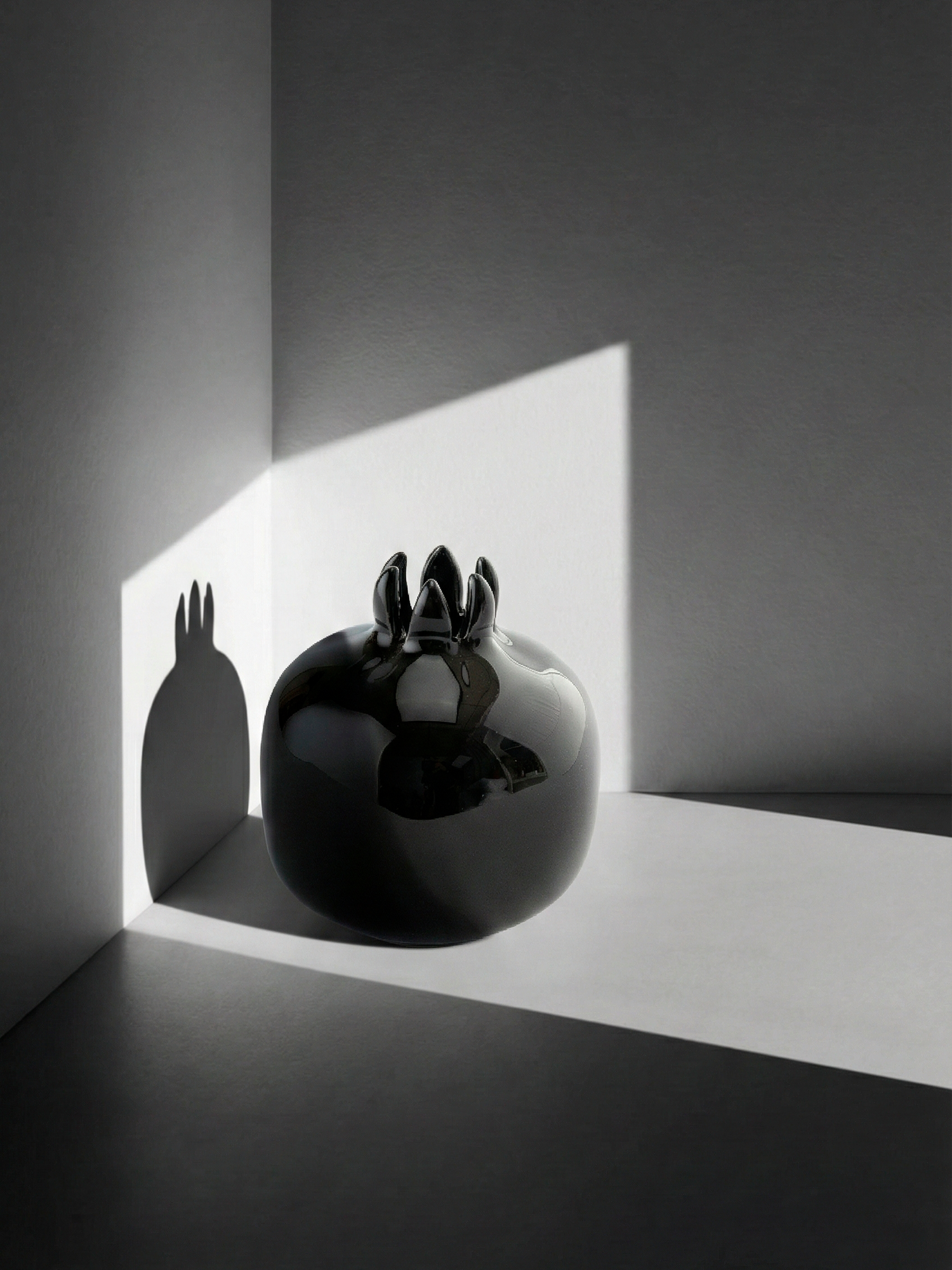 Статуэтка гранат черный малый