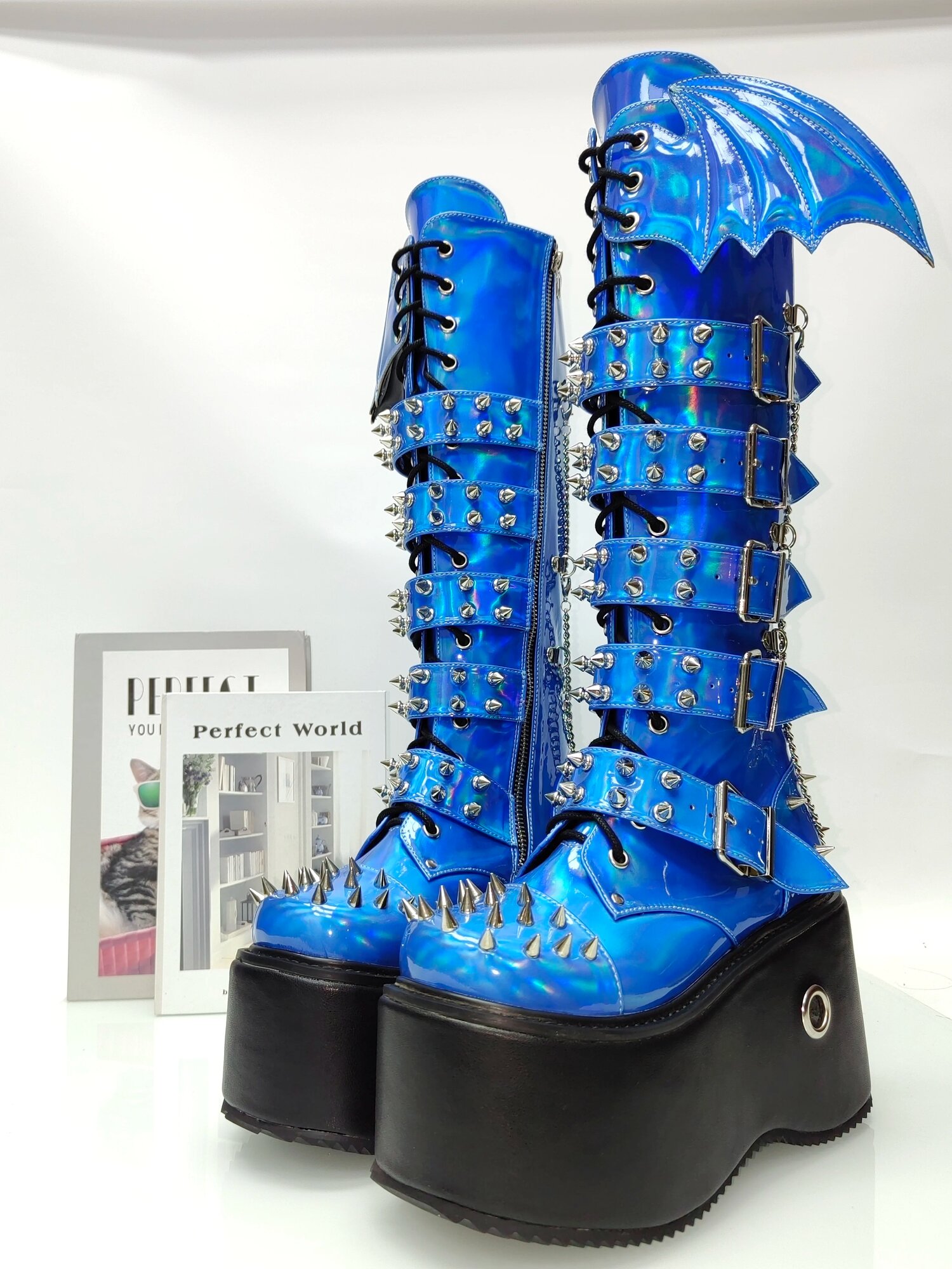 Женские мотоциклетные ботинки в стиле панк, лазерно-синие туфли-лодочки для девочек, женские туфли-лодочки на высоком каблуке для пар, мужские вечерние крутые туфли по индивидуальному заказу, цепочка с шипами и крыльями 32-50 34