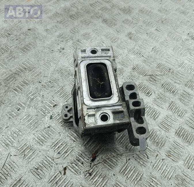 Подушка крепления двигателя Volkswagen Bora