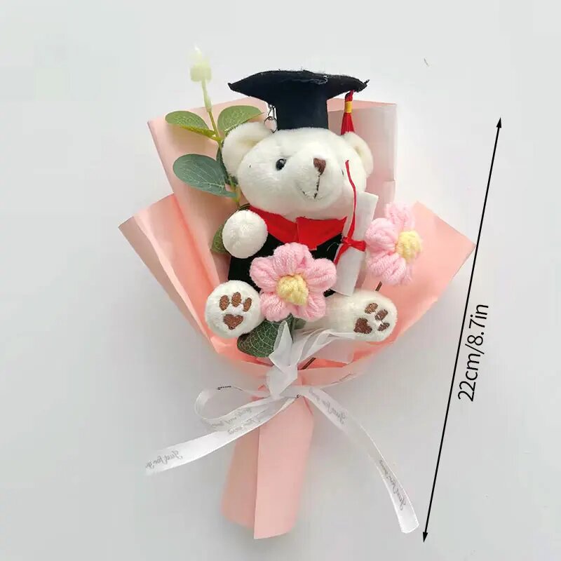 Букет из вязаных цветов и мишки