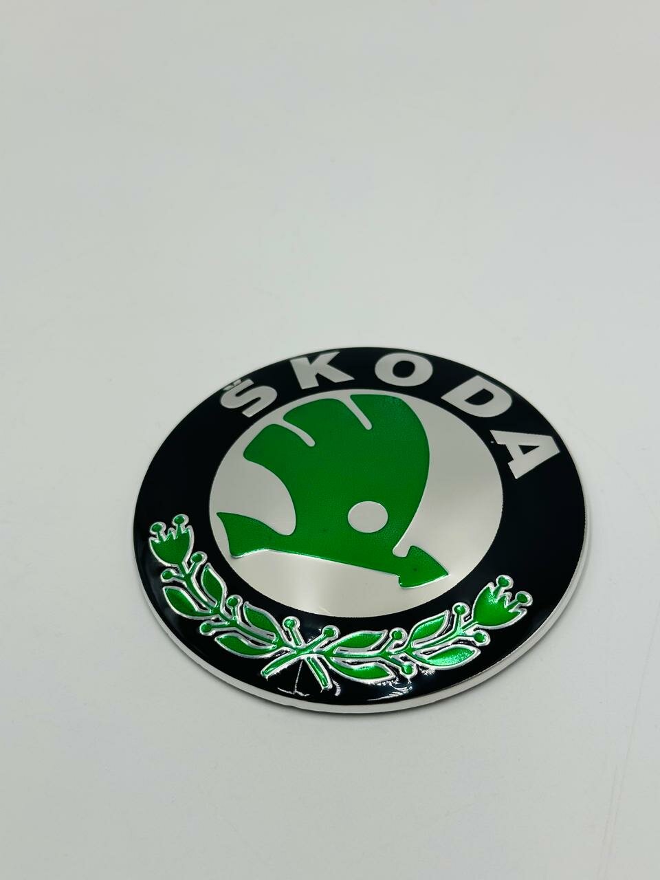 Эмблема знак Skoda Зеленая 80 мм