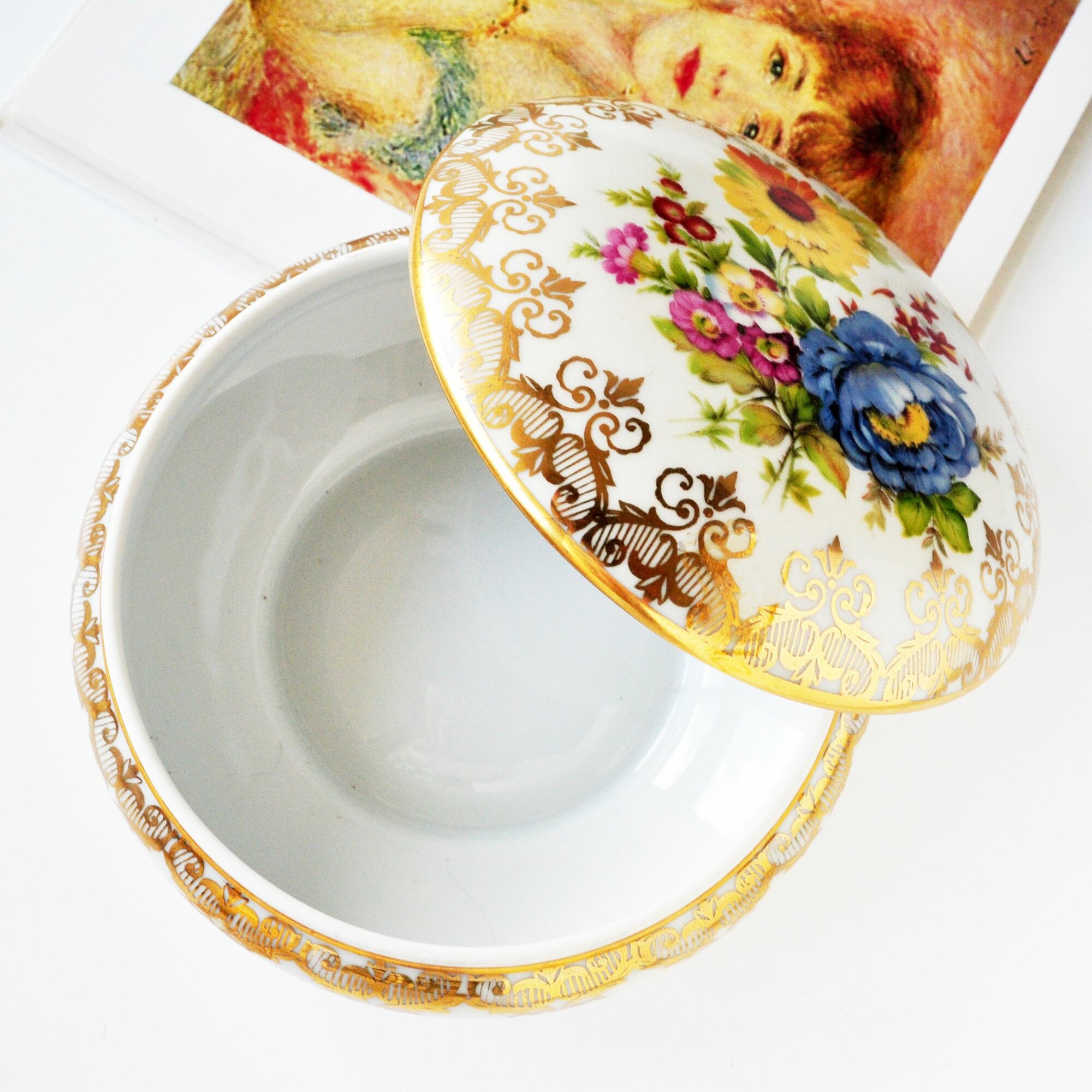 Винтажная большая шкатулка "Цветы, цветы.". Фарфор, деколь, золочение. Лимож, Франция, середина ХХ века.