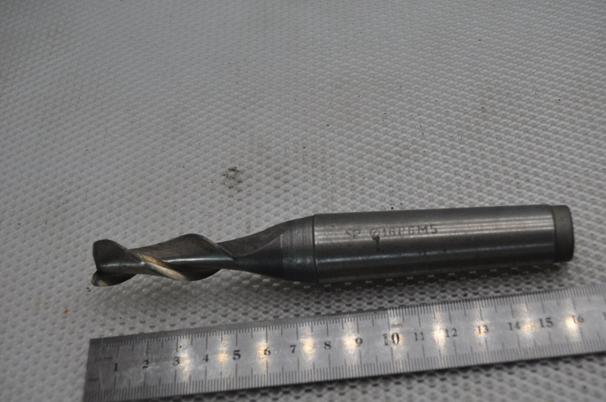 Фреза концевая к/х 16х50х160 z 2 КМ3 Р6М5 для легких сплавов