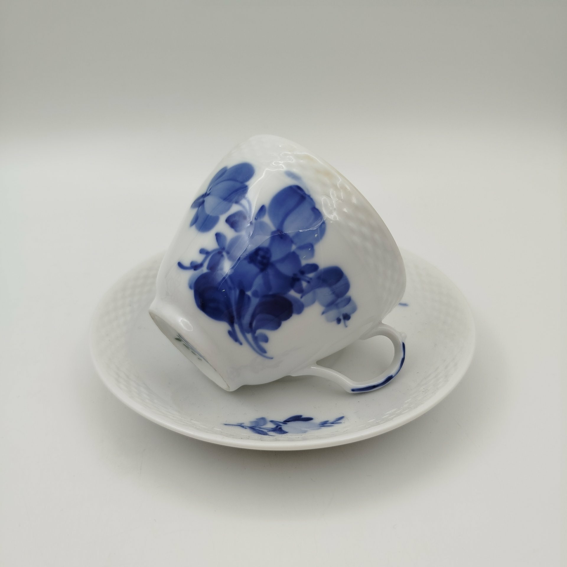 Пара чайная с цветочным декором в синей гамме, фарфор, деколь, Royal Copenhagen, Дания