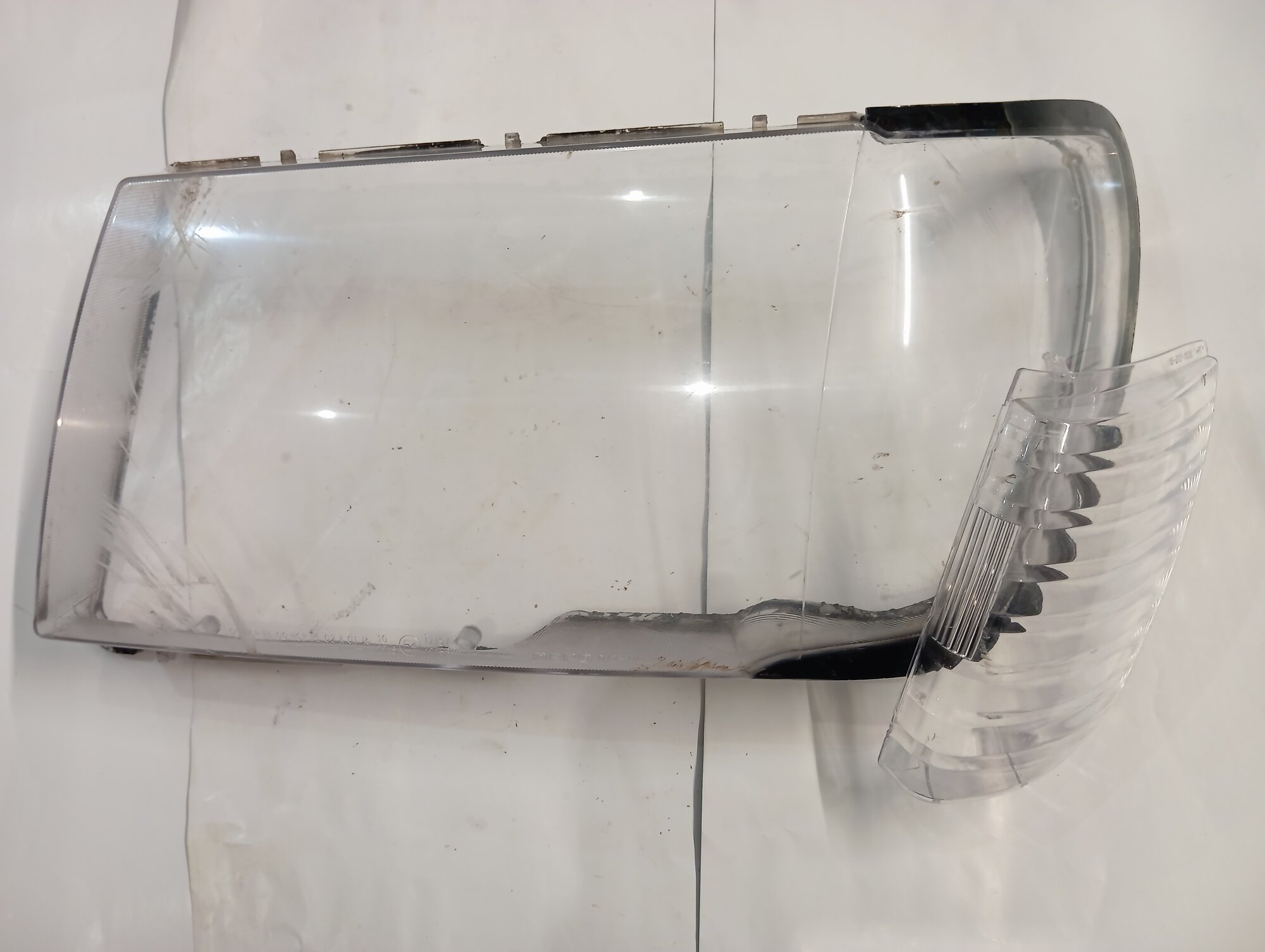 Тойота Ленд крузер 100. стекло тюнинговое правое фары DEPO. б. у.