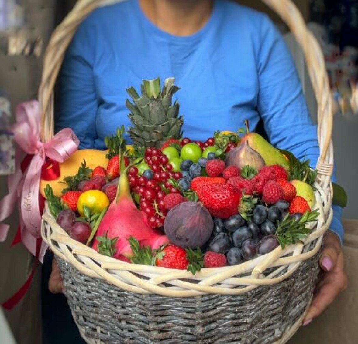 Корзина с фруктами №12 (подарочная большая отборные фрукты для любого повода)