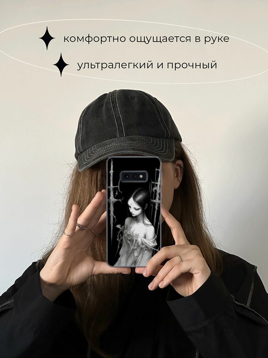 Чехол на Samsung Galaxy S10E / Самсунг Галакси S10E с принтом "Грустная готическая девушка" — фото 1