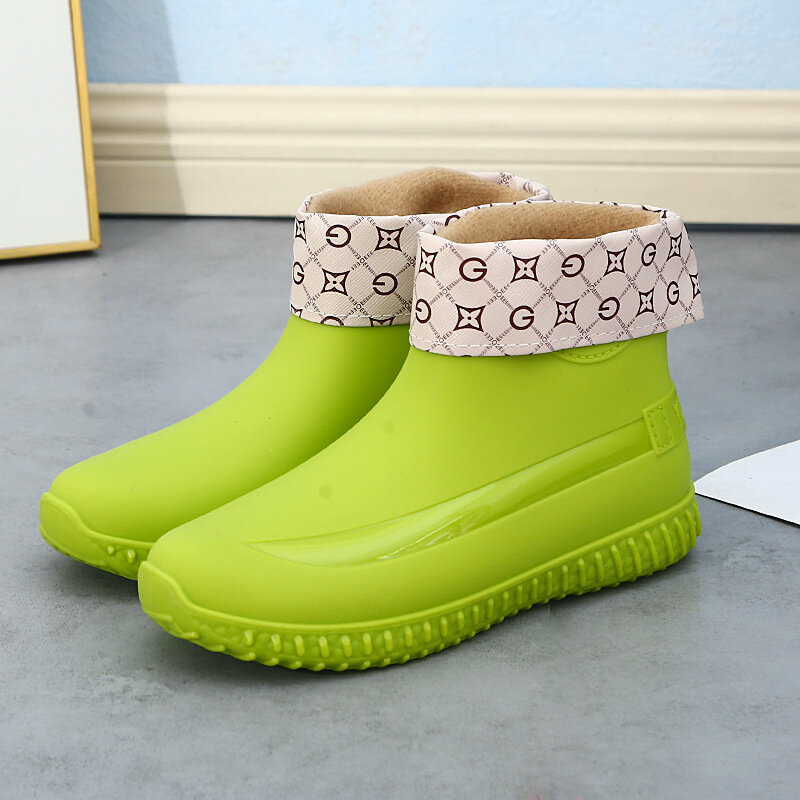 Новые стильные резиновые сапоги для мальчиков и подростков, короткие силиконовые нескользящие модные парные туфли на плоской подошве с флисовой подкладкой, водонепроницаемые резиновые сапоги для студентов