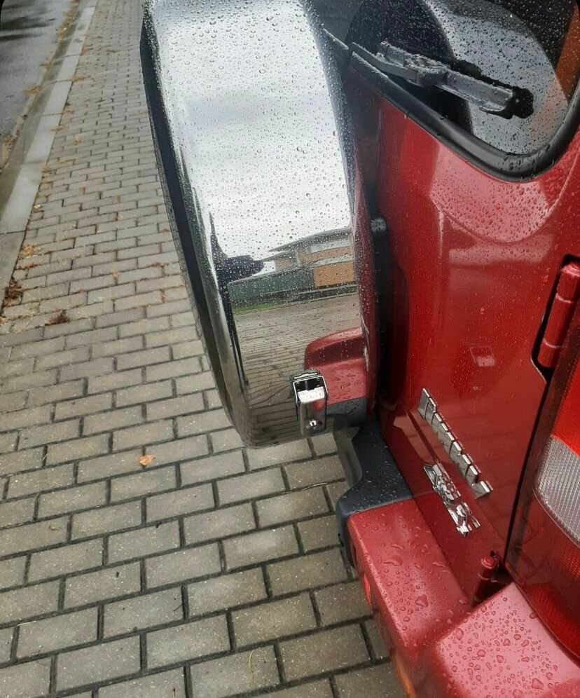 Бокс запасного колеса (205/70 R15) нержавейка с черной глянцевой тарелкой