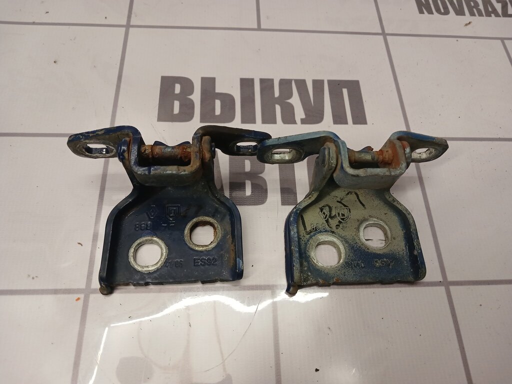 Петля двери передней Renault Logan 2005-2014