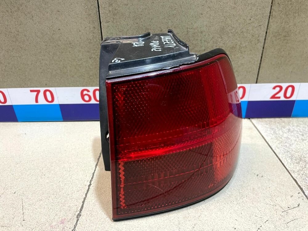 Фонарь задний правый Nissan Liberty 26550WF128