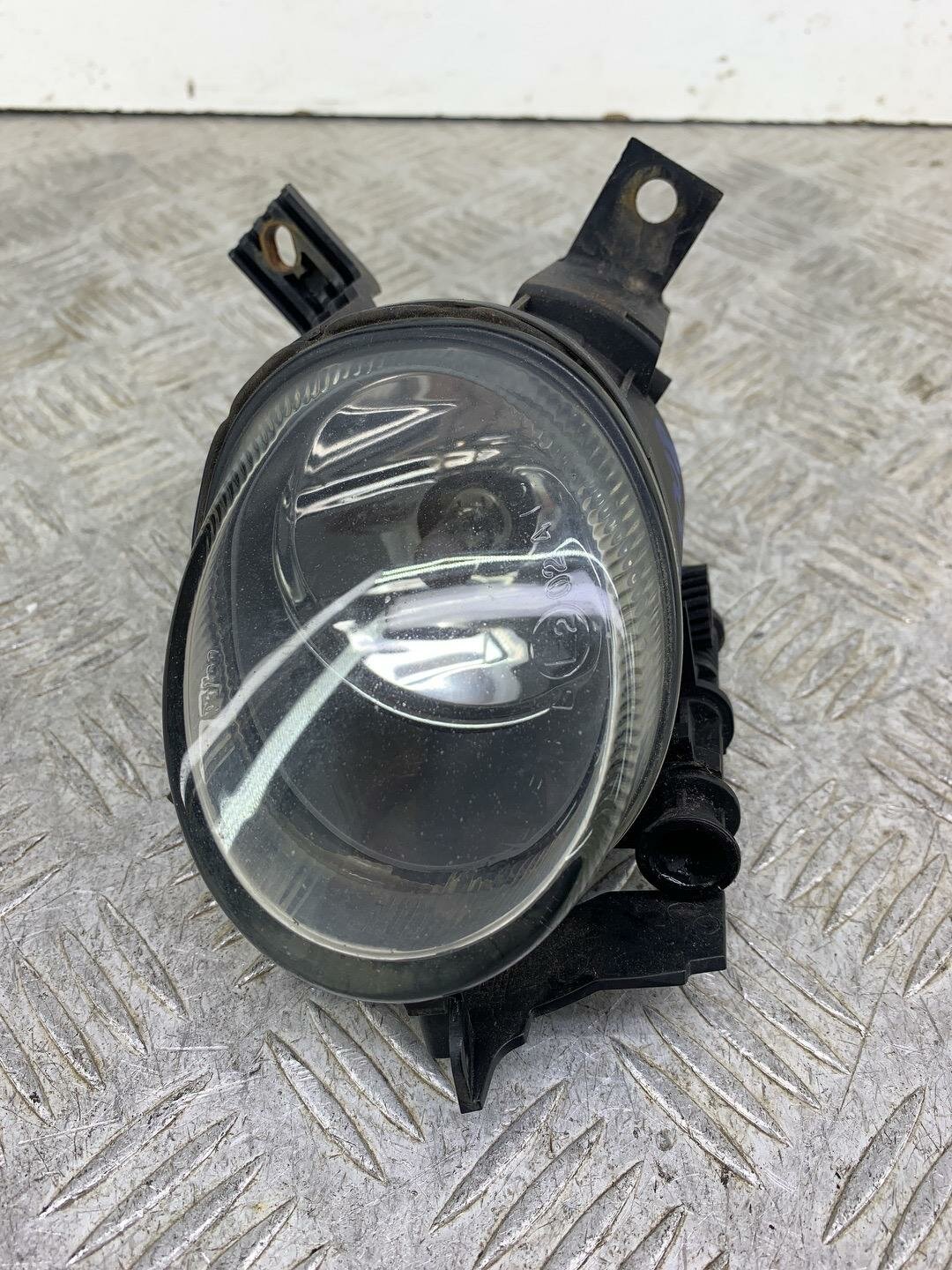 Фара противотуманная левая Audi A4 B7 2006 8E0941699C