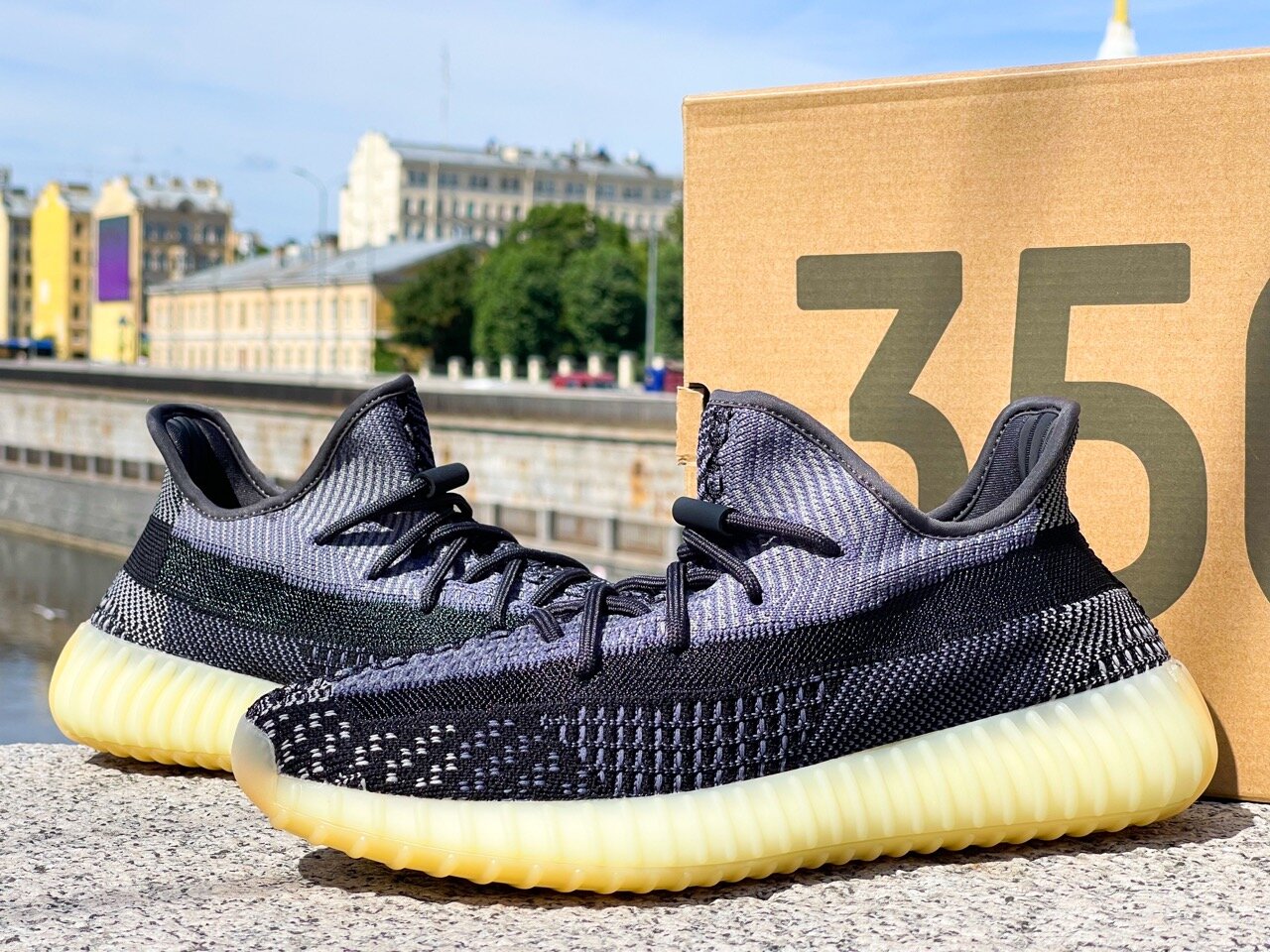 Кроссовки BOOST 350 V2 "Carbon"