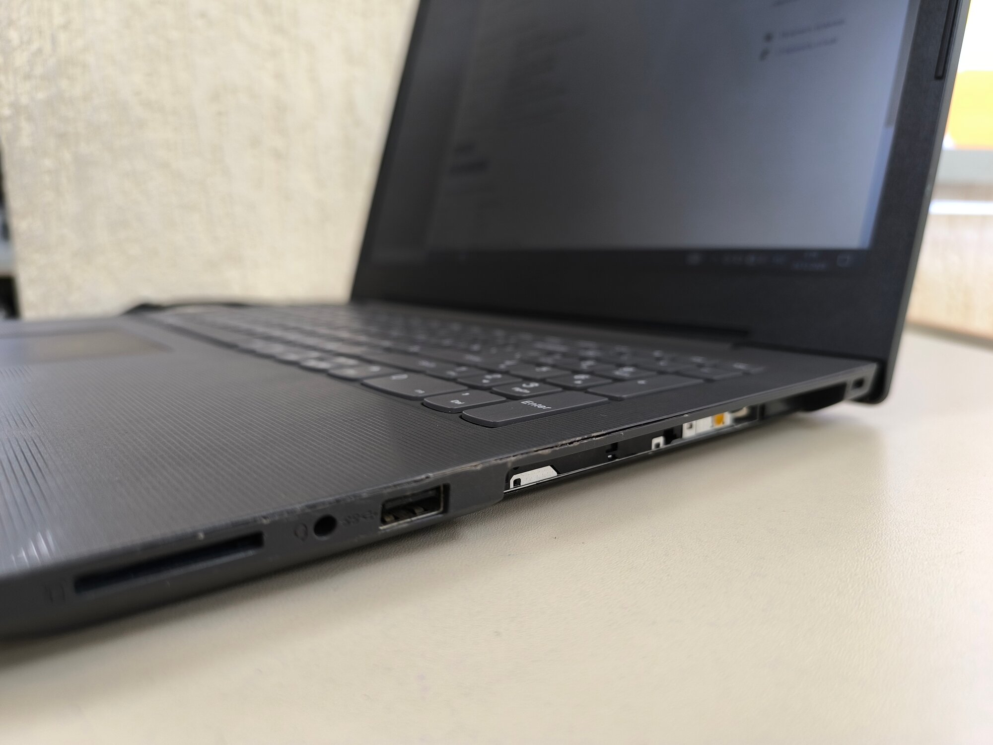 Ноутбук Lenovo 14,3" FHD, Intel Core i3-8130U Б/У