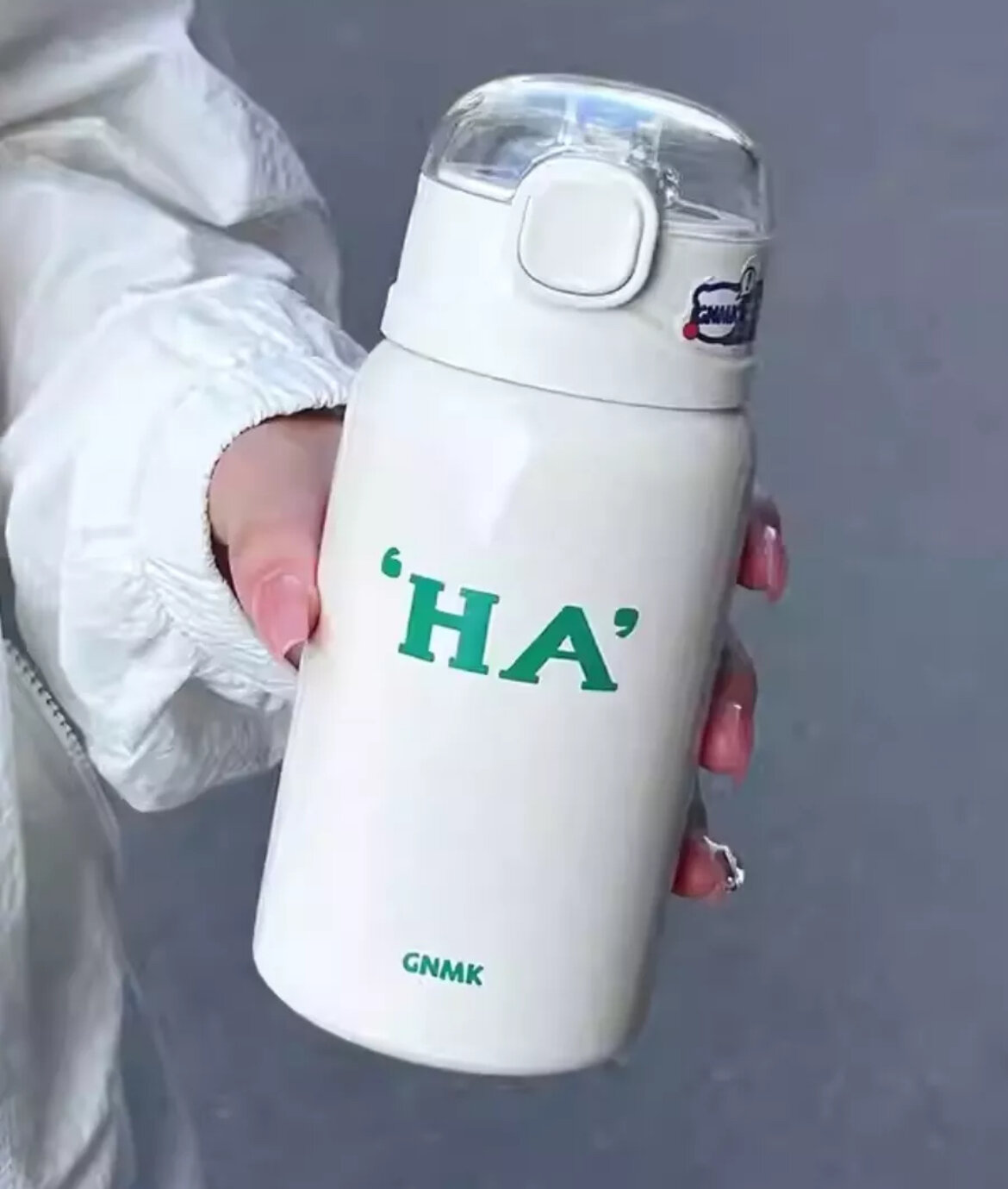 Бутылка для жидкостей, удобная бутылка, стильная бутылка, белая