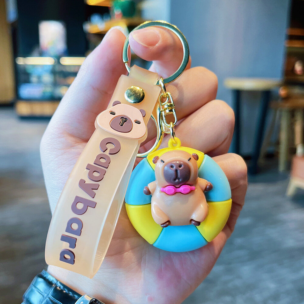 Брелок-подвеска в виде мультяшной капибары, креативное милое украшение для автомобиля в виде пары кукол, подвеска с капибарой, большой плавательный круг.