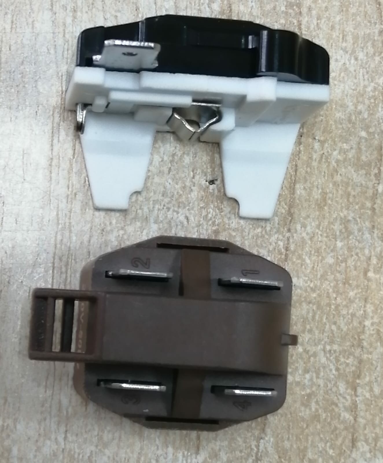 Реле 4 ТМ (Корея) пусковое универсальное для компрессора холодильников LG, Samsung, Daewoo, Panasonic