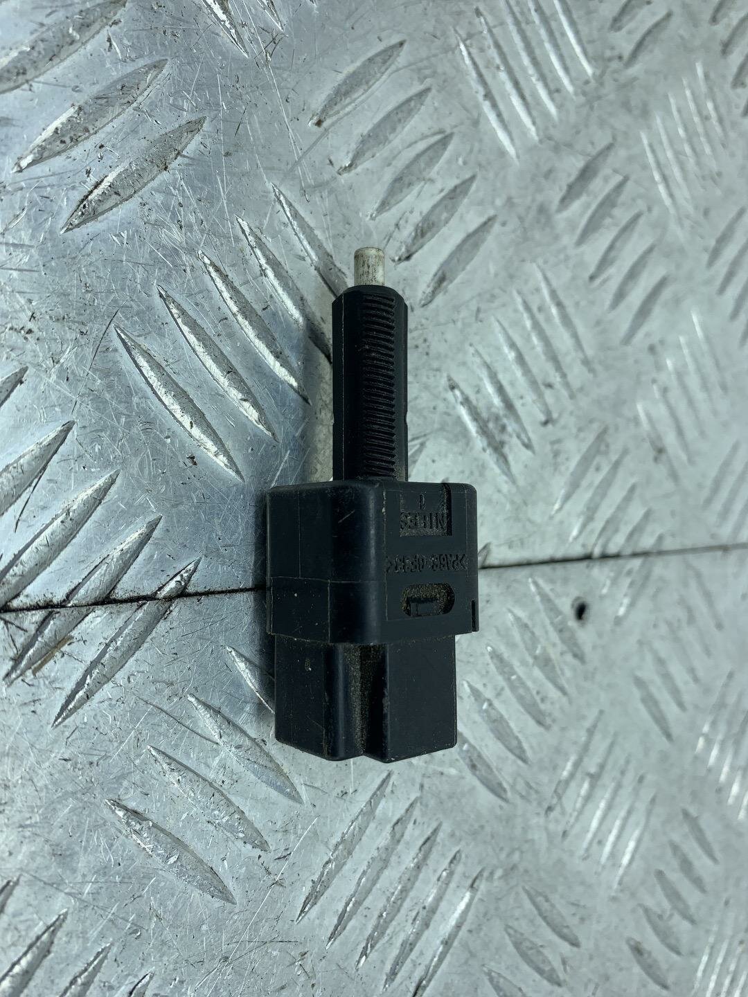 Датчик педали тормоза (лягушка) Nissan Micra K11 рест. (2000 - 2003)