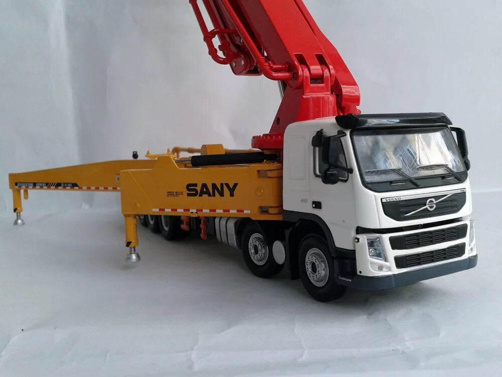 Модель грузовика с насосом Sany Heavy Industry 1:50