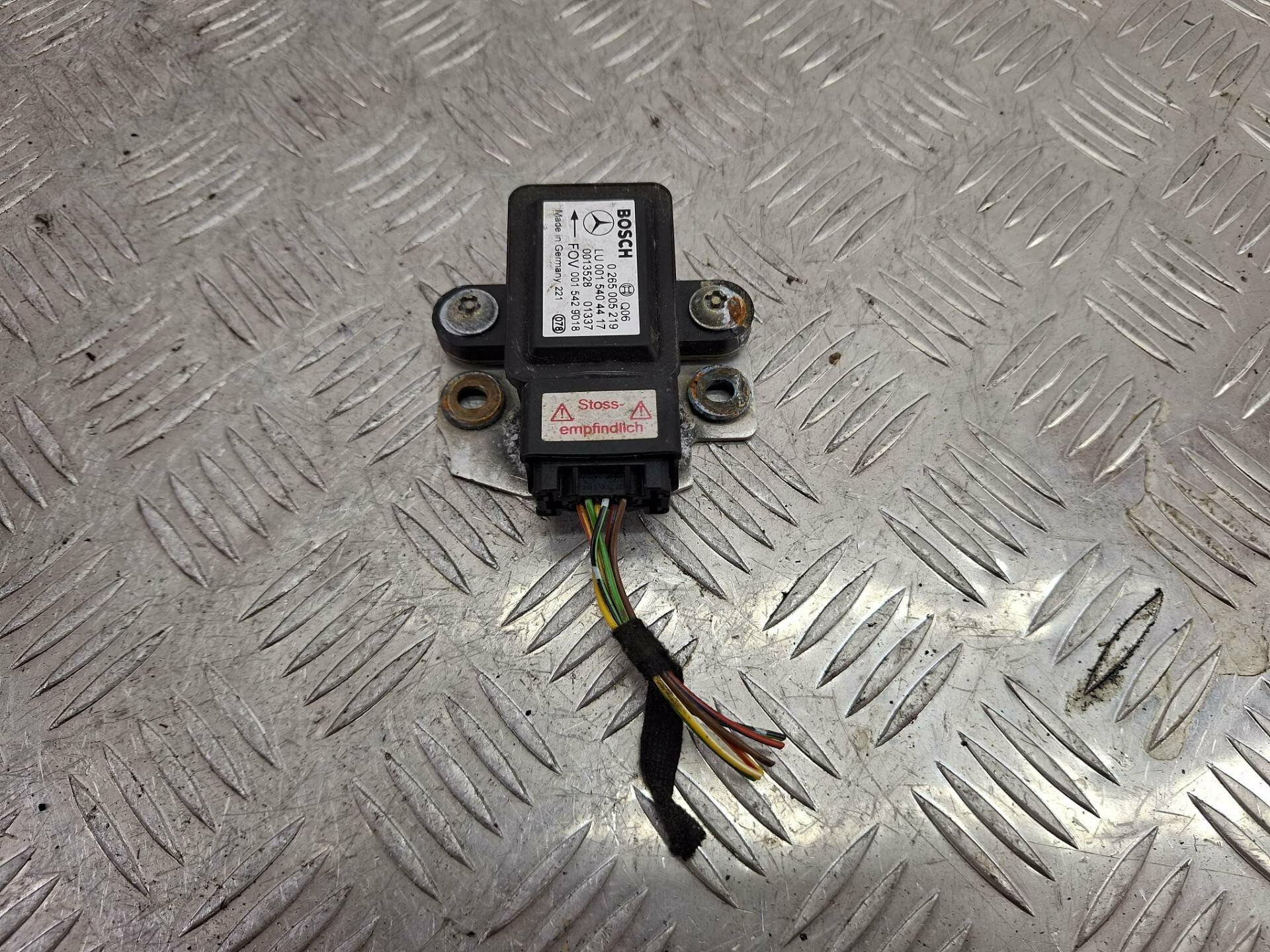 Датчик ускорения Mercedes-Benz A W168 W168.031 2001 0015404417