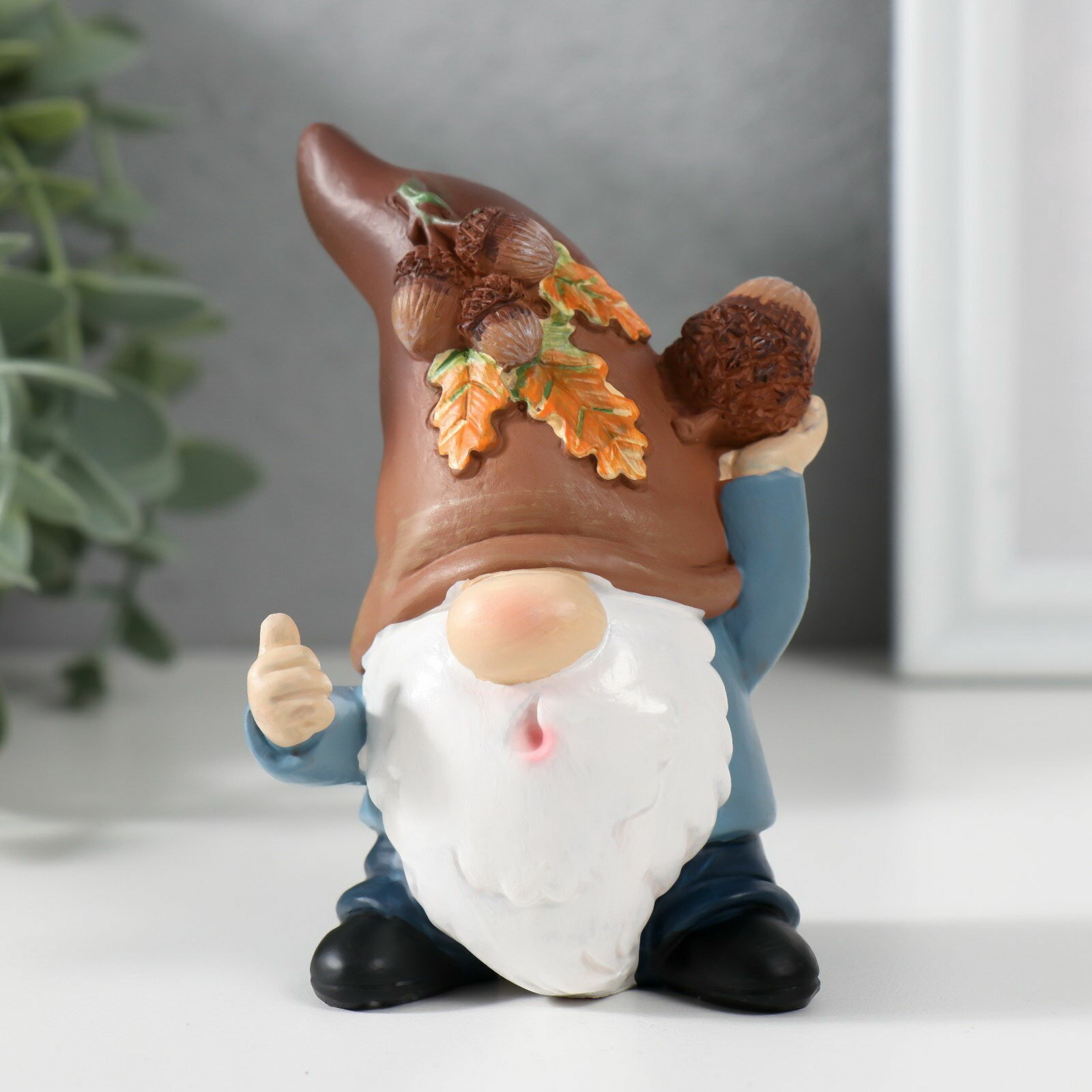 Фигурка полистоун "Гномик с жёлудем", 7.5x5x10 см, тематика праздника: 1 сентября