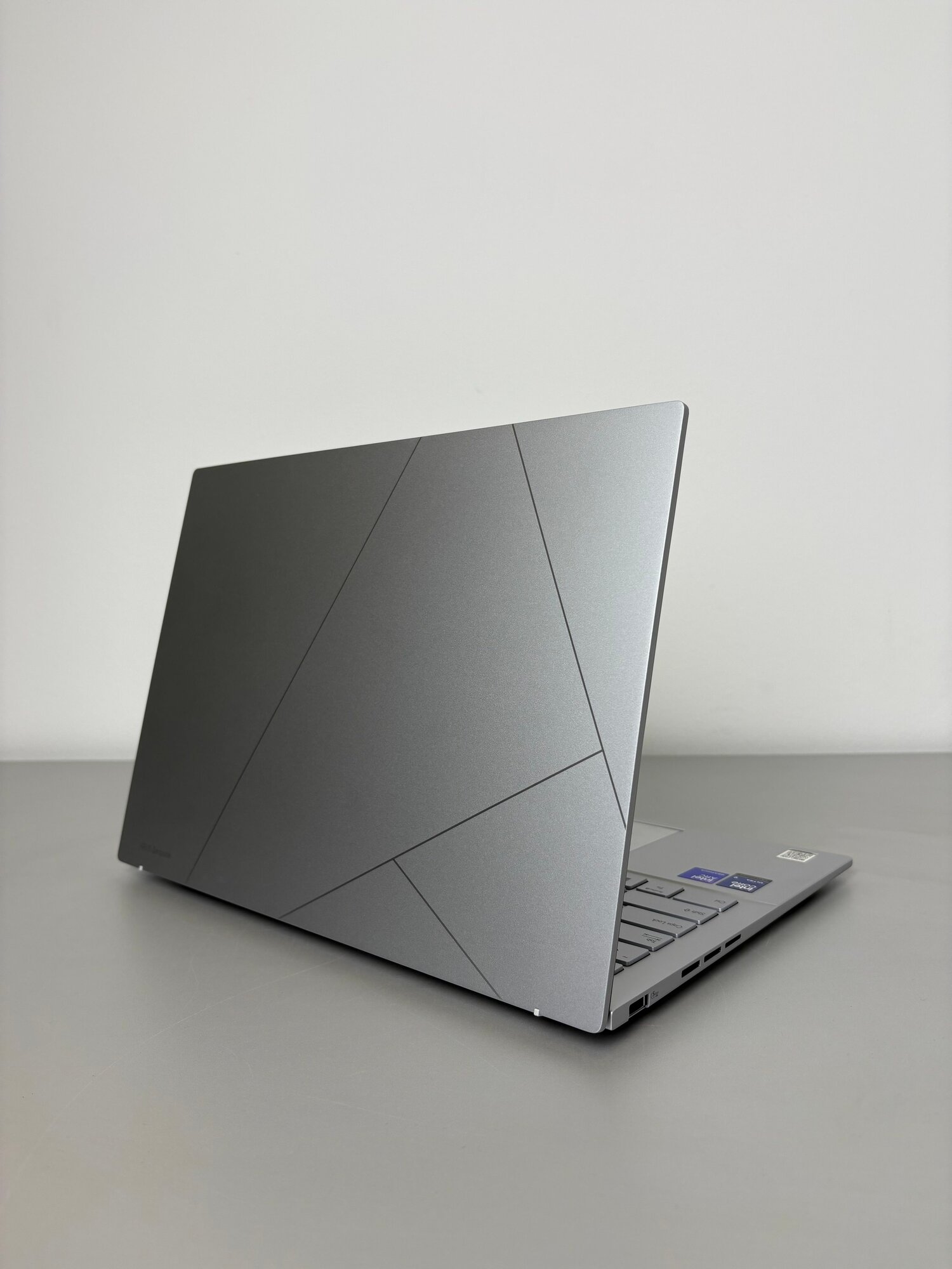 Ноутбук Asus Zenbook 14 2025 / Ultra 9 285H, 32GB, 1TB, Серебристый