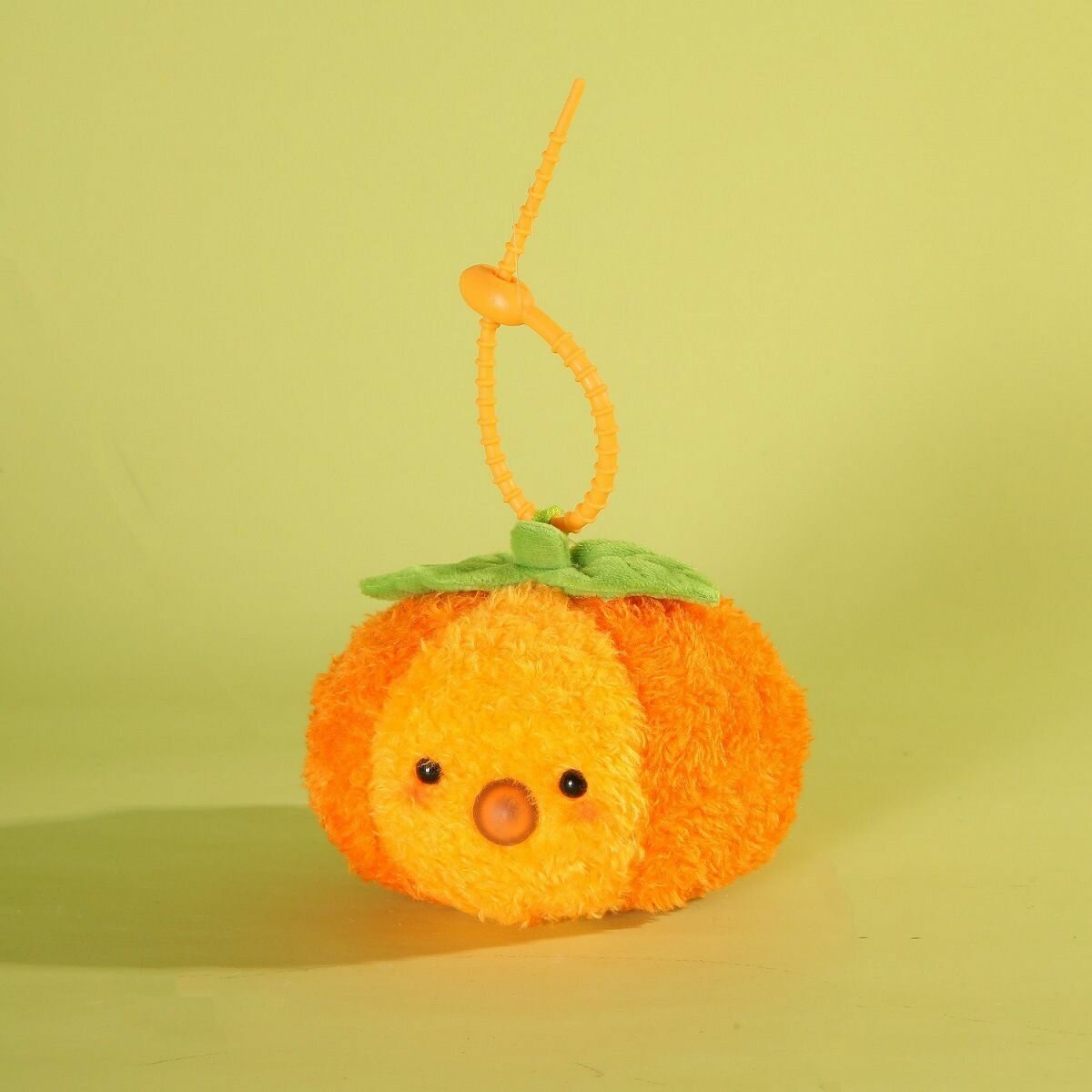Мягкие игрушки-сквиши в виде овощей и фруктов, милые плюшевые игрушки, маленькие подвески для сумок, игрушки со звуком.