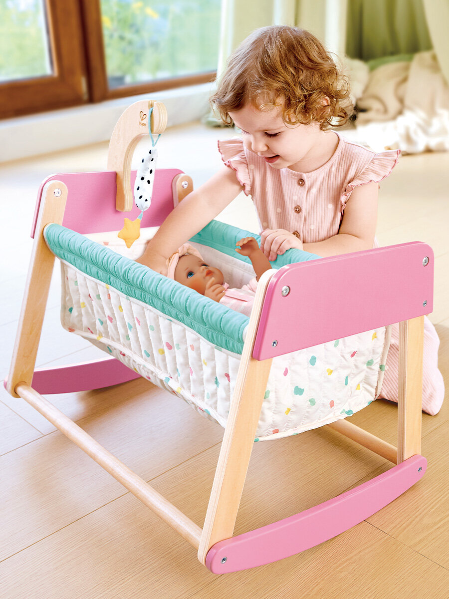 Люлька для кукол Hape "Играем Вместе", дерево, текстиль, ручная работа