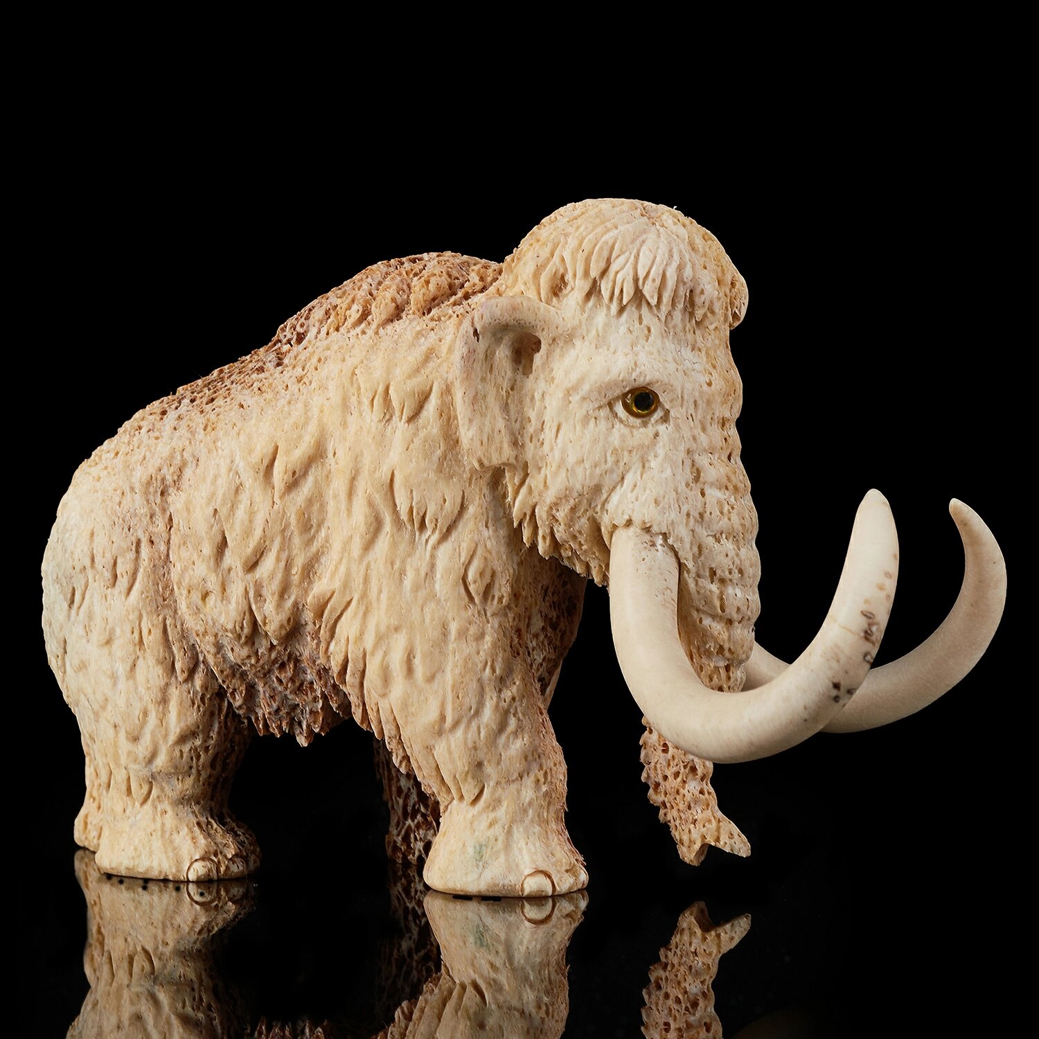 Скульптура из кости "Мамонт"