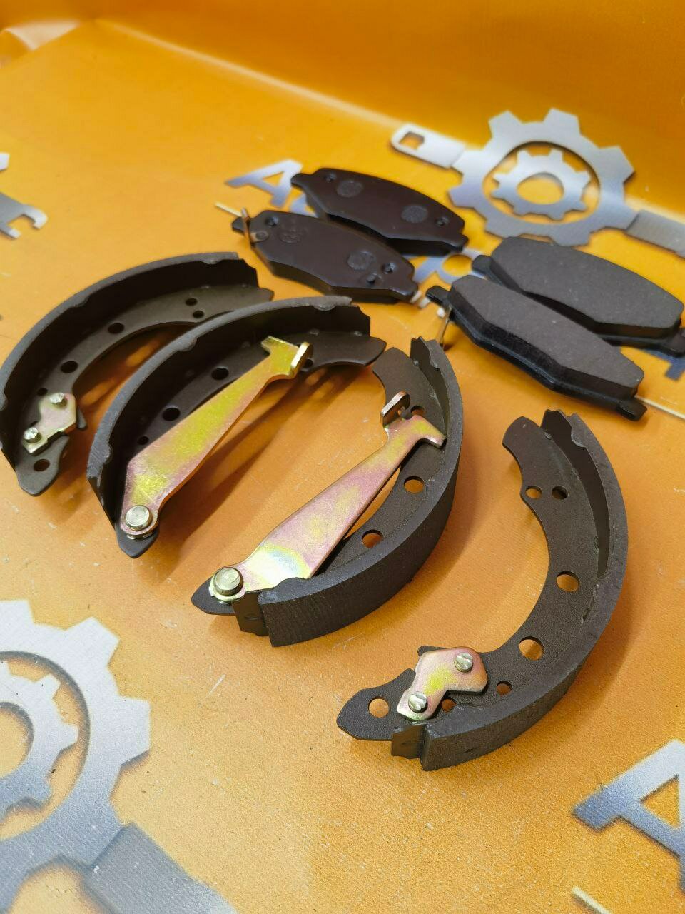 Тормозные Колодки передние и задние для автомобиля Чери Амулет с АБС