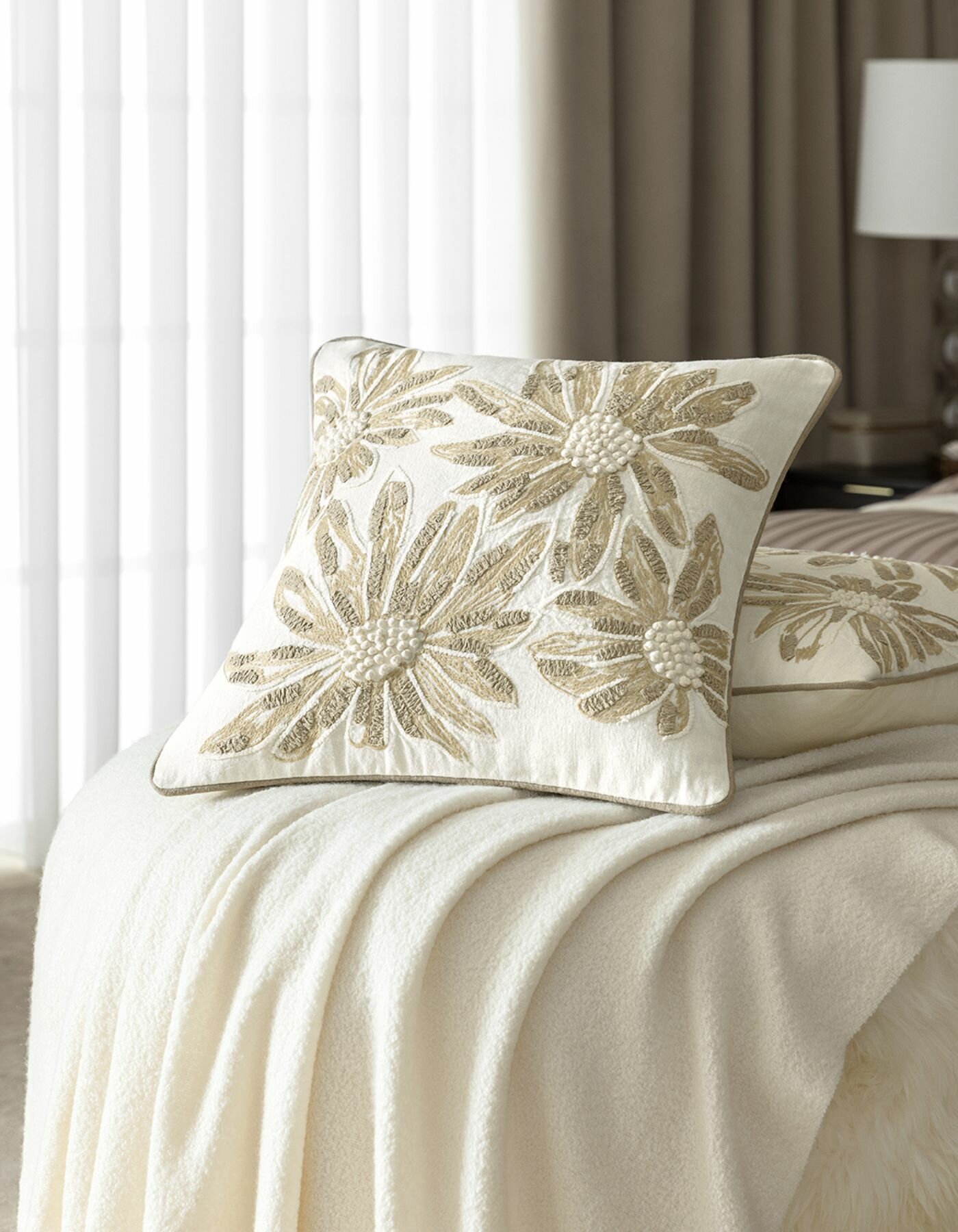 Togas Подушка декоративная "Эфира" хлопковый чехол с вышивкой, 45x45, белая