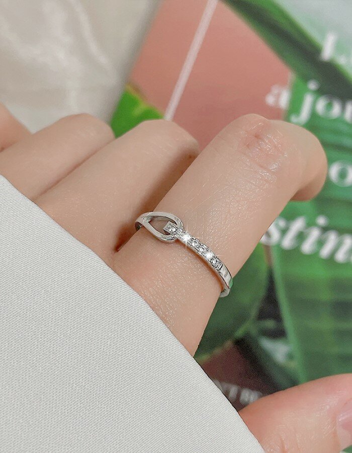 Кольцо помолвочное, циркон