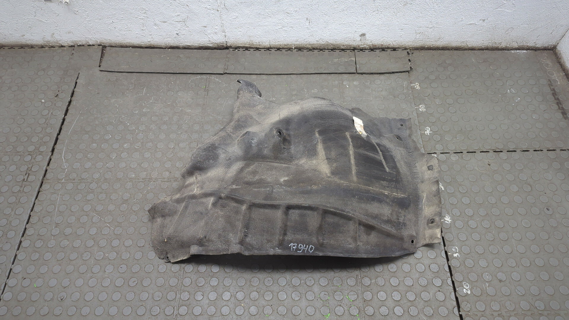 Защита арок (подкрылок) левая передняя Audi Q7 Б/У