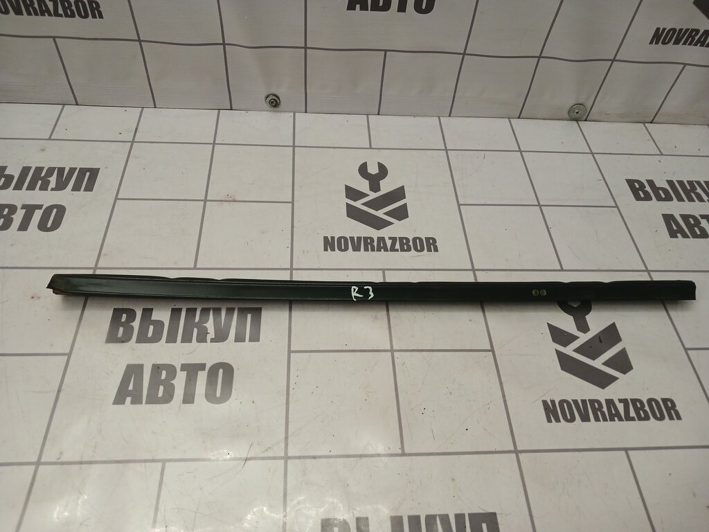 Накладка стекла заднего правого Ford Focus 2 05-08