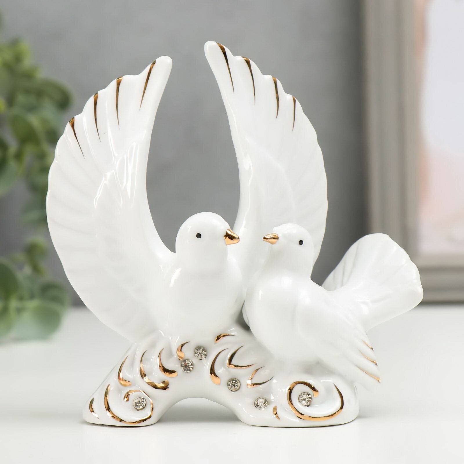 Фигурка керамика под фарфор "Белые голуби", стразы, 11.7x6x12.3 см